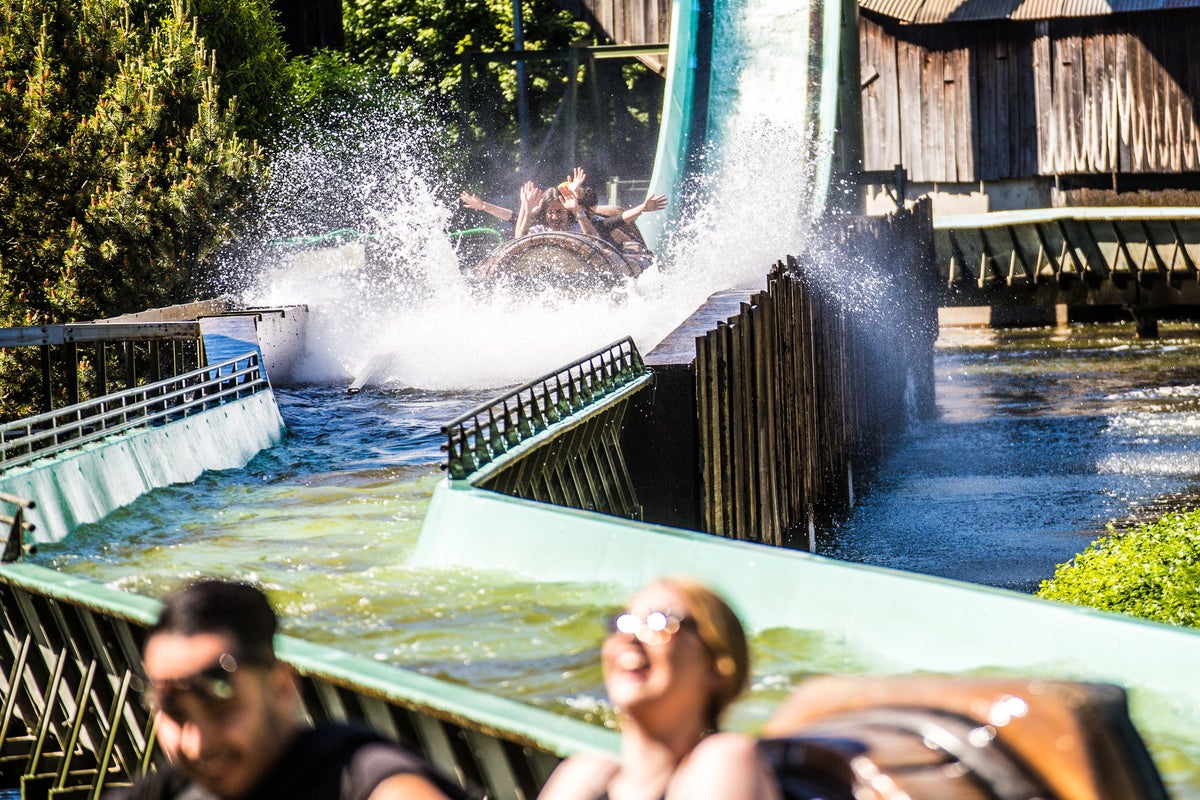 Crazy River: log flume ride - Walibi Holland