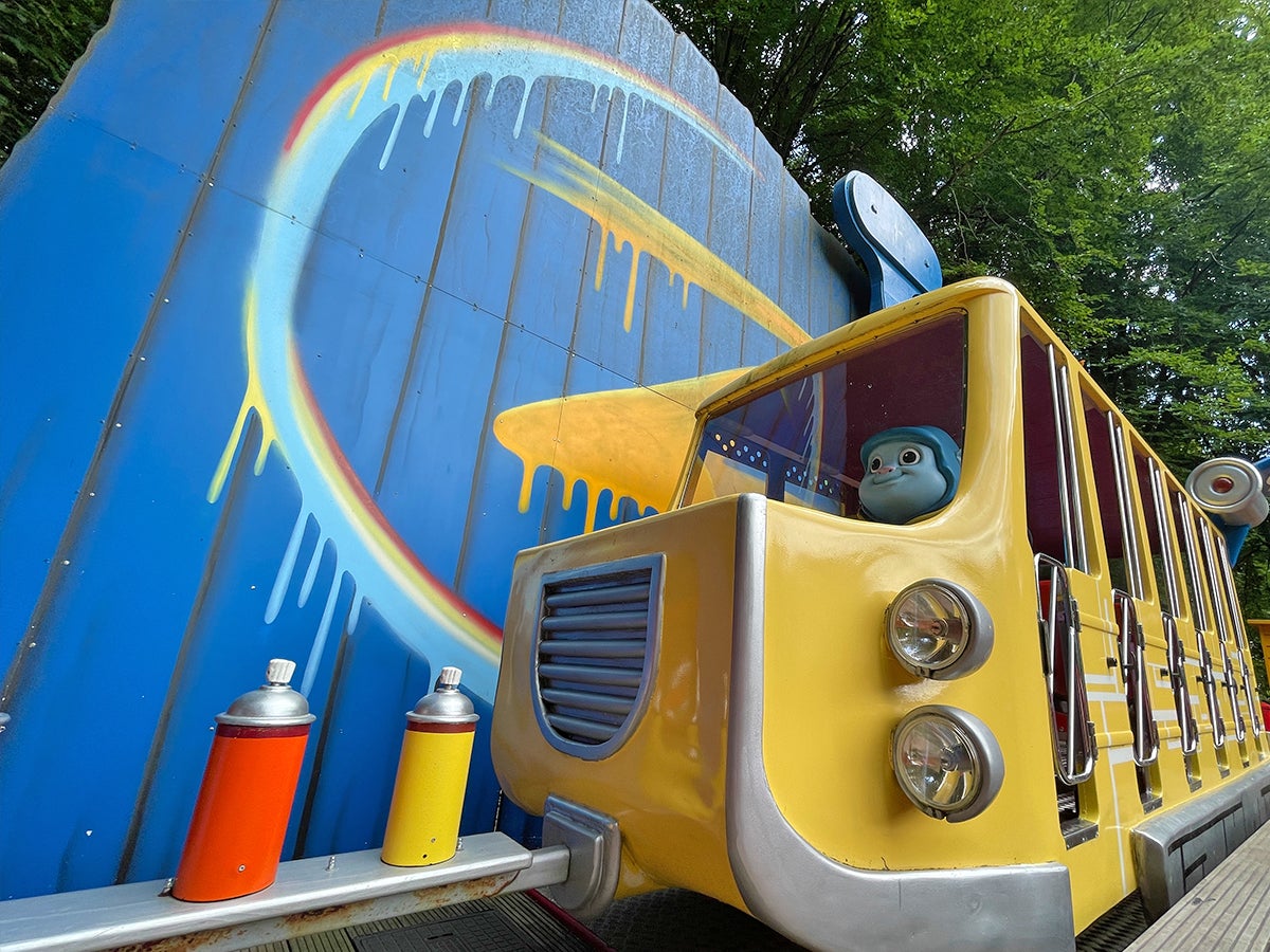 Zenko’s Graffiti Shuttle - Flying Carpet Ride at Walibi Holland