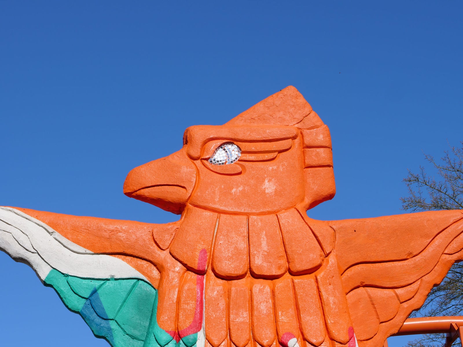 Condor: suspended roller coaster at Walibi Holland